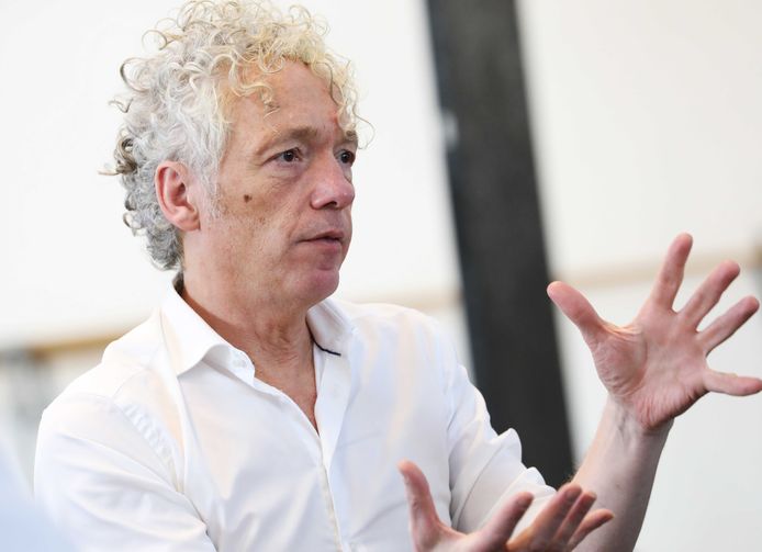 De schoonheid en humor in wetenschap met Spinvis, eerste ‘artist in ...