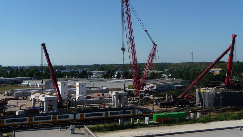 Eerste vier zware jongens fly-over op hun plek | Foto | bd.nl