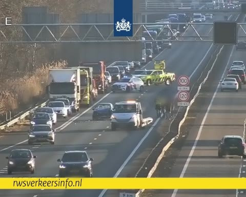Ongeluk op A67 bij Geldrop in richting van Eindhoven, weg weer vrij | Foto | AD.nl