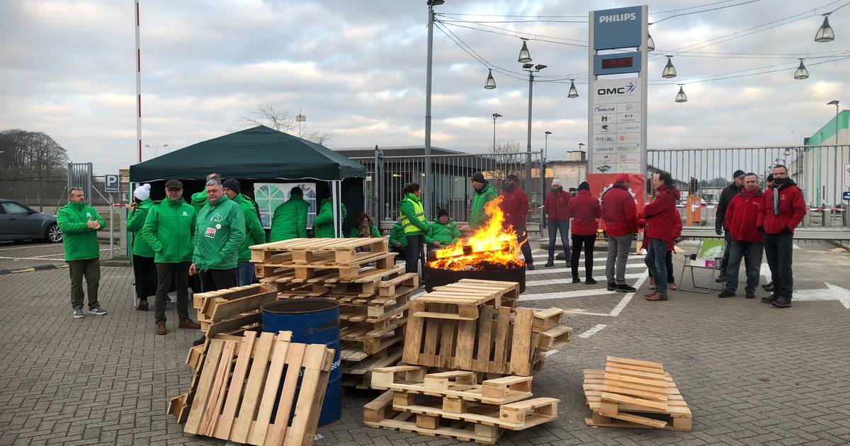 Signify volledig lamgelegd door staking | Turnhout | hln.be