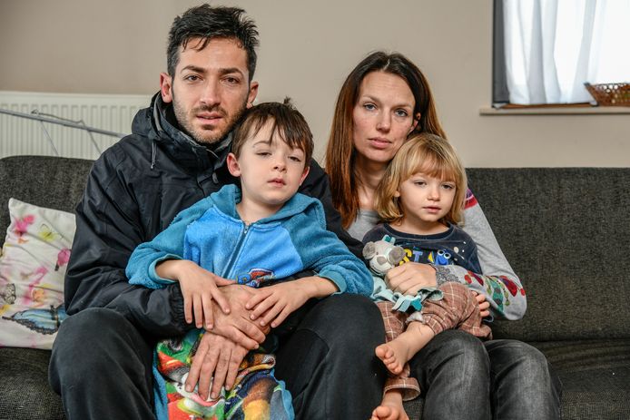 Baby Raphael (1) overlijdt plots in zijn slaap, mama Carolien schrijft ...