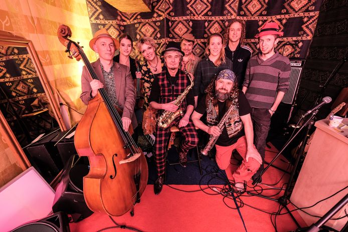 Voetjes van de vloer met Balkanova door klezmer, folk en balkanbeats ...