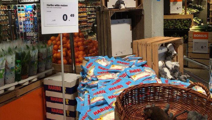 Muizenknuffels en -snoep om heropening Albert Heijn te vieren ...