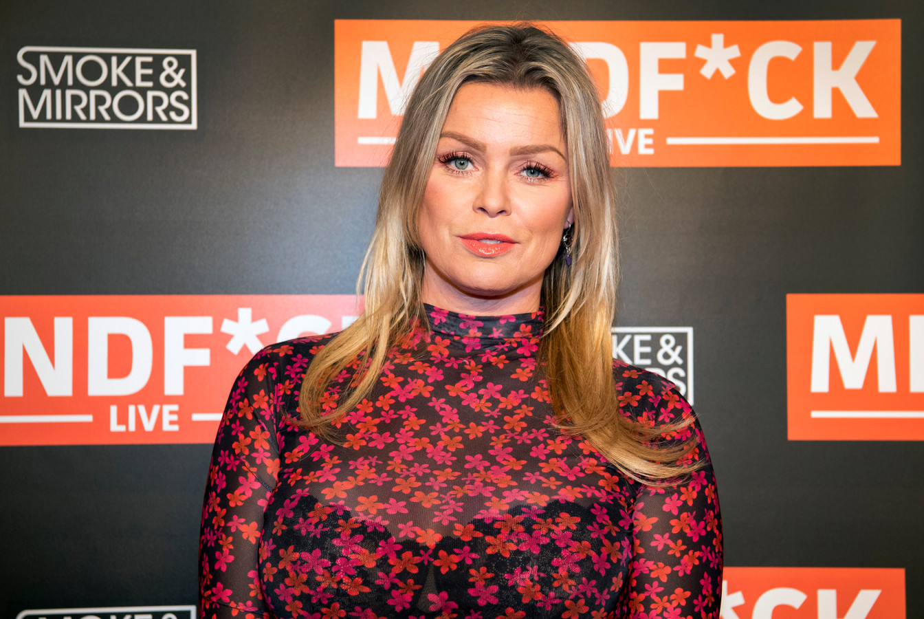 Bridget is verwend door André, Sylvie met prins op de rode loper | Foto ...