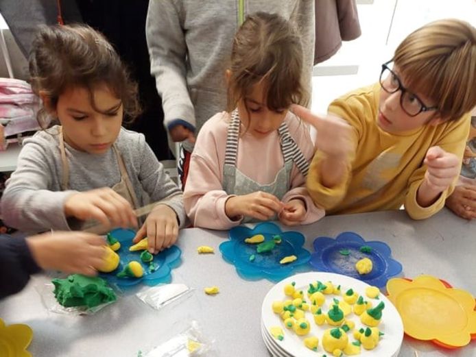 Leerlingen De Springveer kopen bewust en smullen nadien van lekker en ...