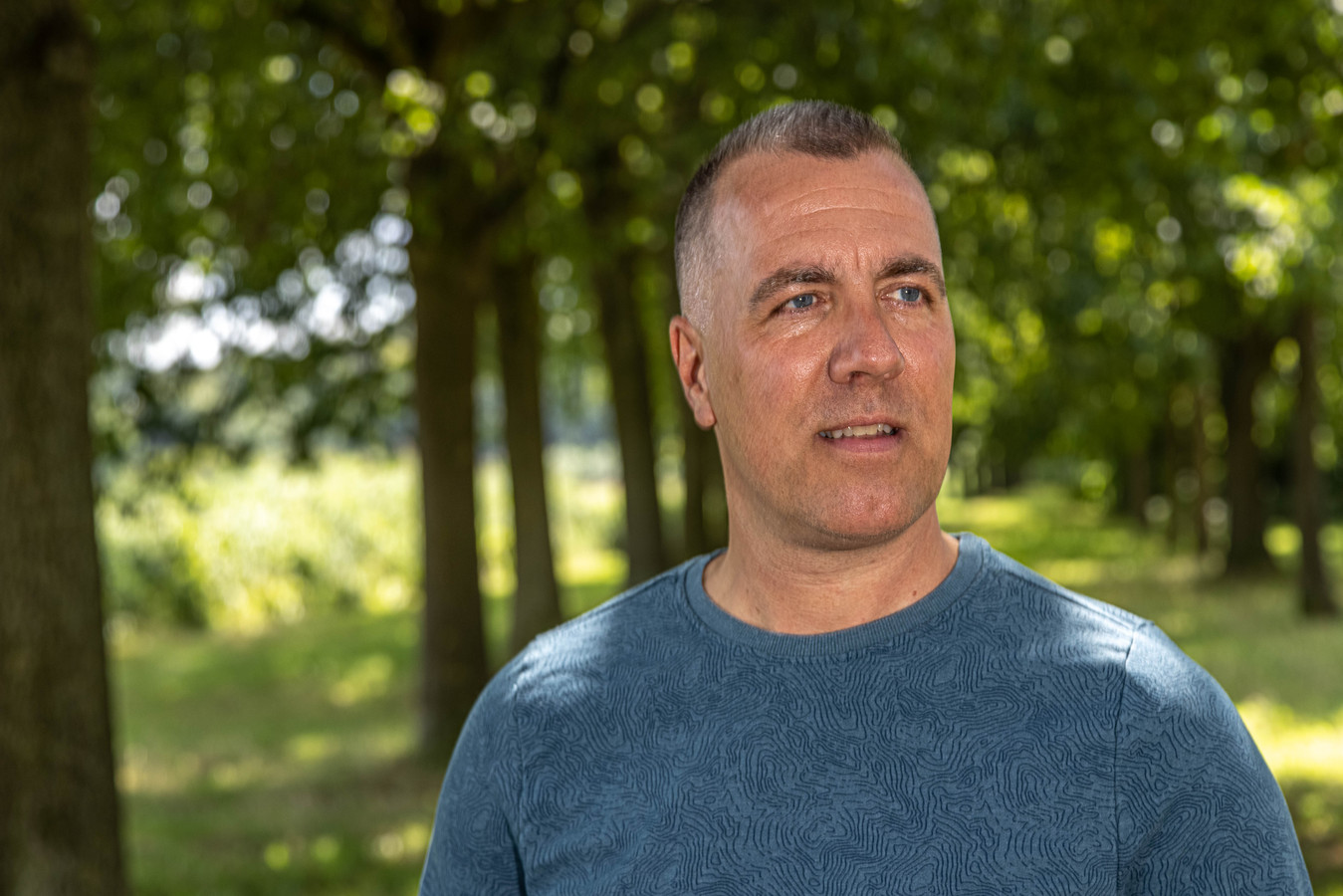 Dinand uit Zwolle schittert naast zijn beroemde zus in Luizenmoeder ...