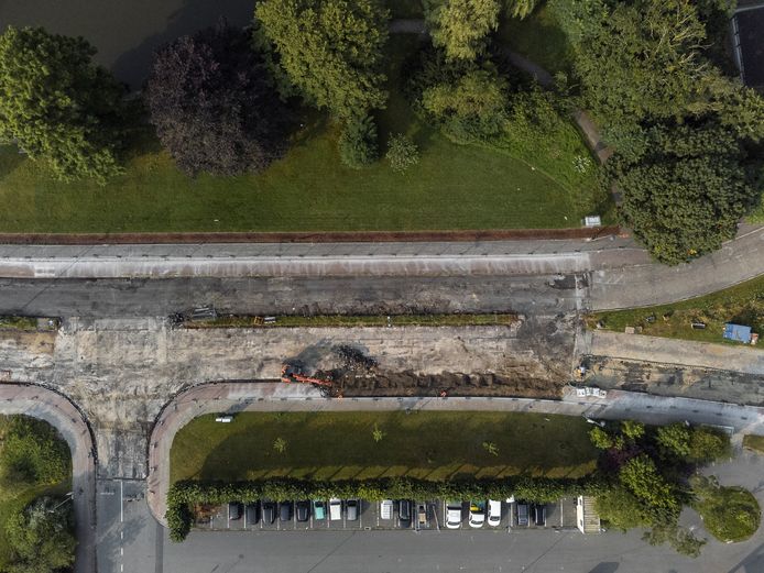 IN BEELD. Ingrijpende werken gestart aan rotonde Watersportbaan: fietsers krijgen afgescheiden ...