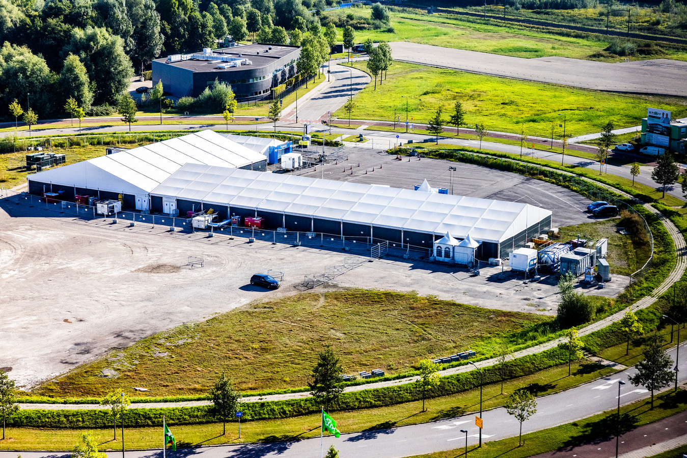 Dordtse vaccinatielocatie verhuist naar voormalige testlocatie | Foto ... Dordtse vaccinatielocatie verhuist naar voormalige testlocatie | Foto ...