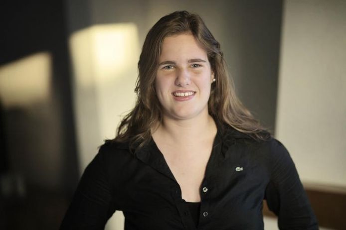 Pitbull Marieke Peters gromt na klap op neus | Amateurvoetbal ...