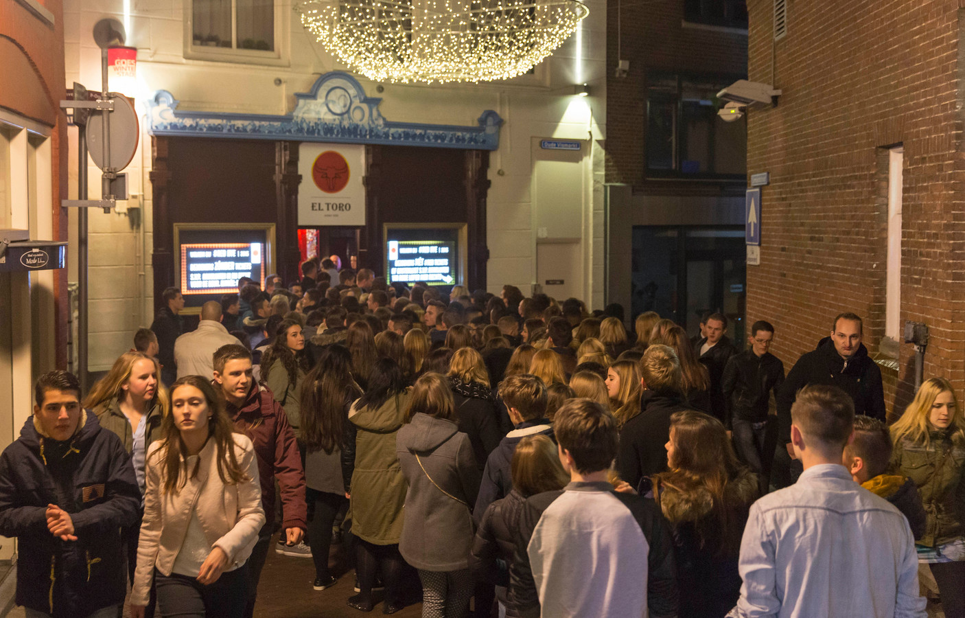 Discotheek El Toro in Goes staat te koop: ‘Na 35 jaar is het mooi ...