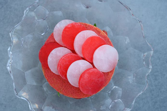 Antwerpse chef maakt rood-wit dessert als ode aan RAFC: “Mét gin van ...