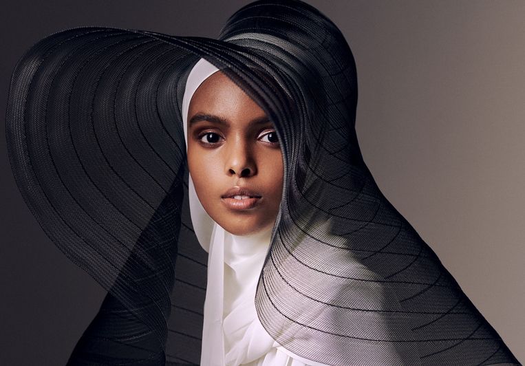 Met hoofddoek op de cover van een modeblad? Model Aisha Musse hoopt dat ...