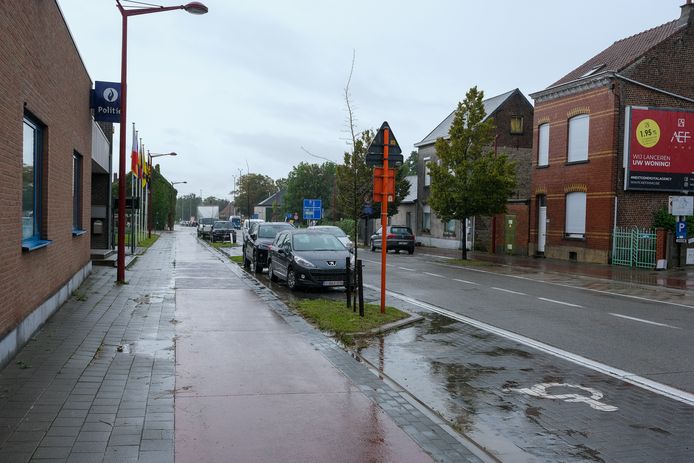 Mysterie rond overlijden pal tegenover politiekantoor: werd Brigitte ...