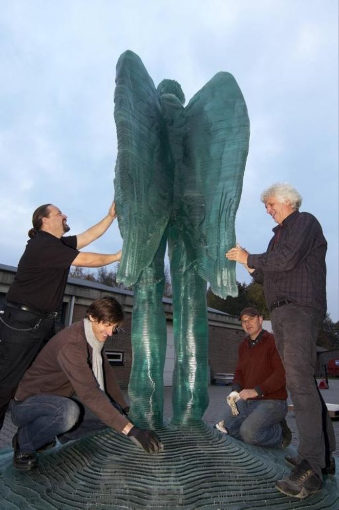 Glazen engel klaar voor transport naar Zwolle | Zwolle | destentor.nl