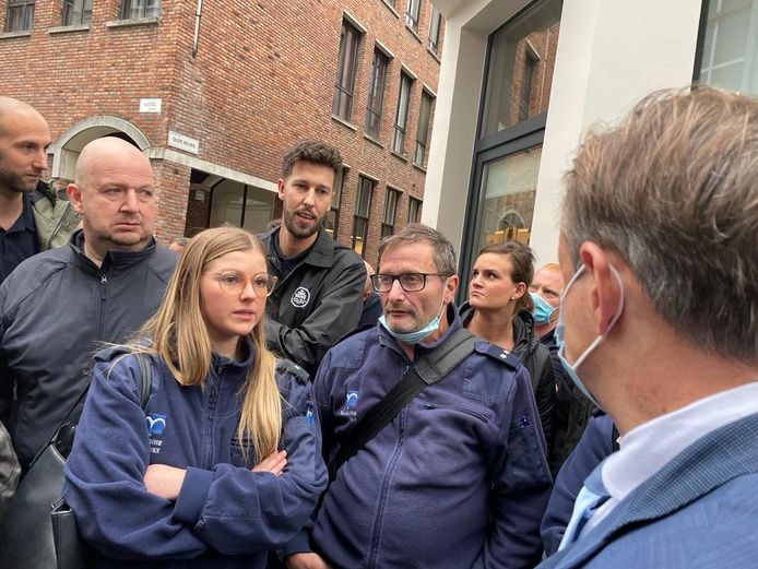 Cipiers Antwerpse gevangenis staken en vragen extra personeel: “Nieuwkomers krijgen pas na drie ...