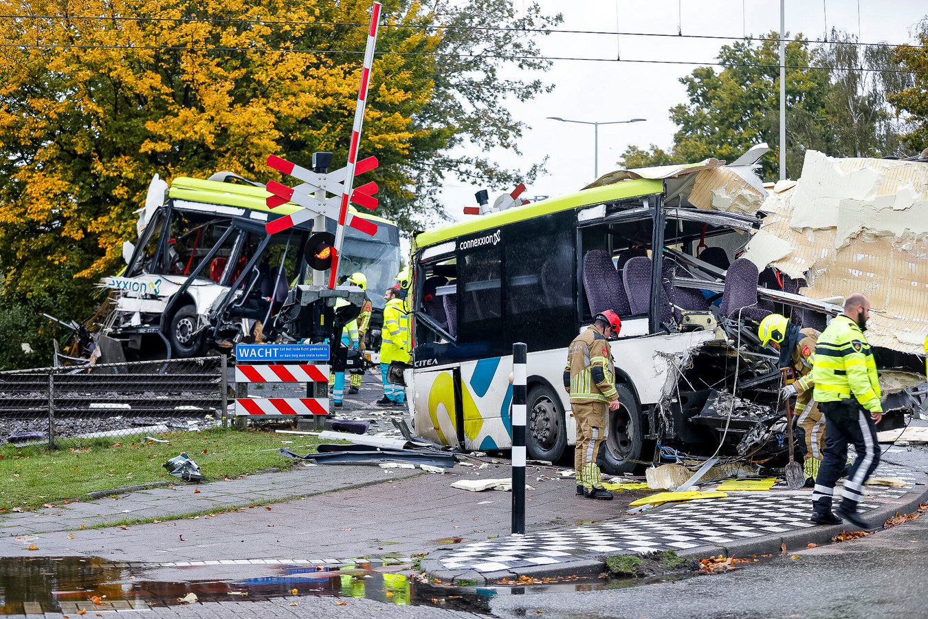 Trein die bus doorboort in Bergen op Zoom is wereldnieuws, CNN spreekt ...