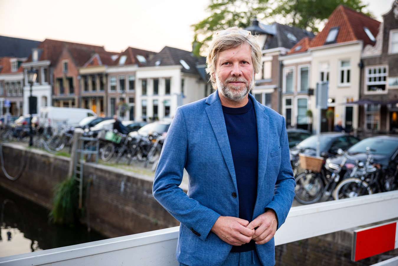 Indrukwekkend afscheid tv-dominee Van der Veer: 'Hij kon op ...