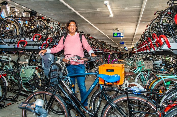 Chaos bij fietsenstalling station Gouda: ‘Mijn fiets is uit de stalling ...