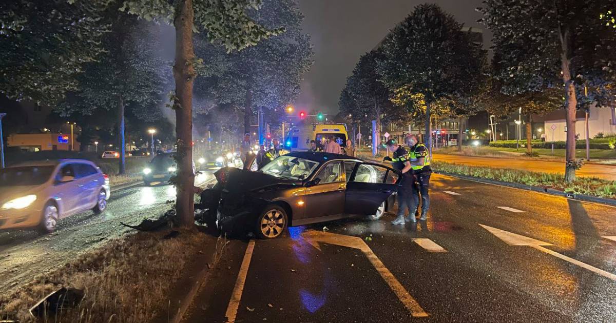 Automobilist veroorzaakt ravage in Enschede, 3 inzittenden slaan op de vlucht | Enschede ...