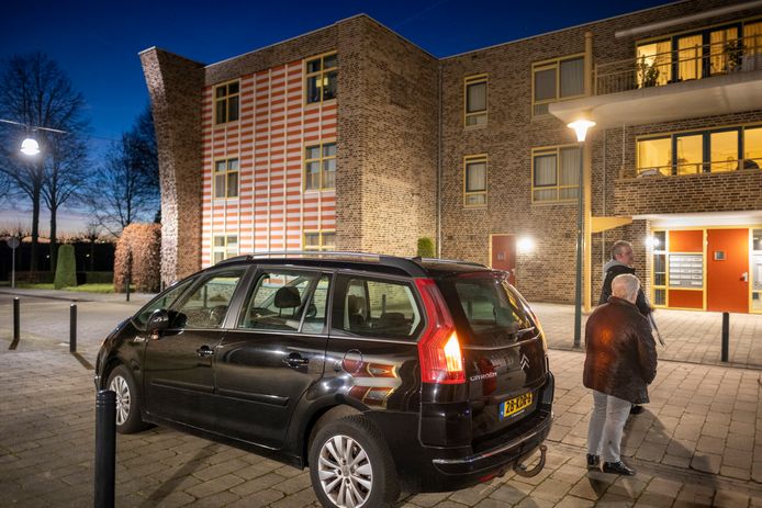 Bewoners vrezen voor parkeerproblemen door plotseling parkeerverbod in ...