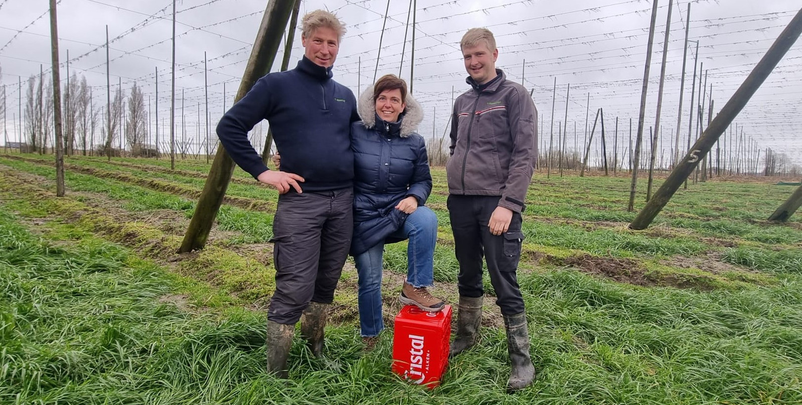 Hopteler Benedikte (49) uit Proven staat afgebeeld op flesjes Cristal ...