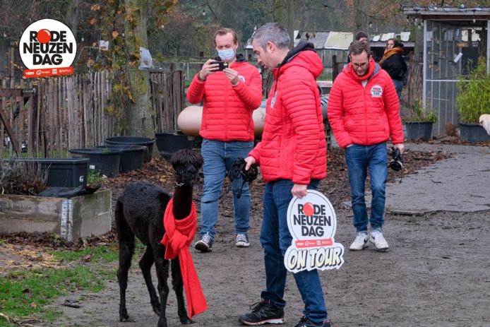 Rode Neuzen bezoekt Zorgboerderij Huppeldepup | Grimbergen | hln.be