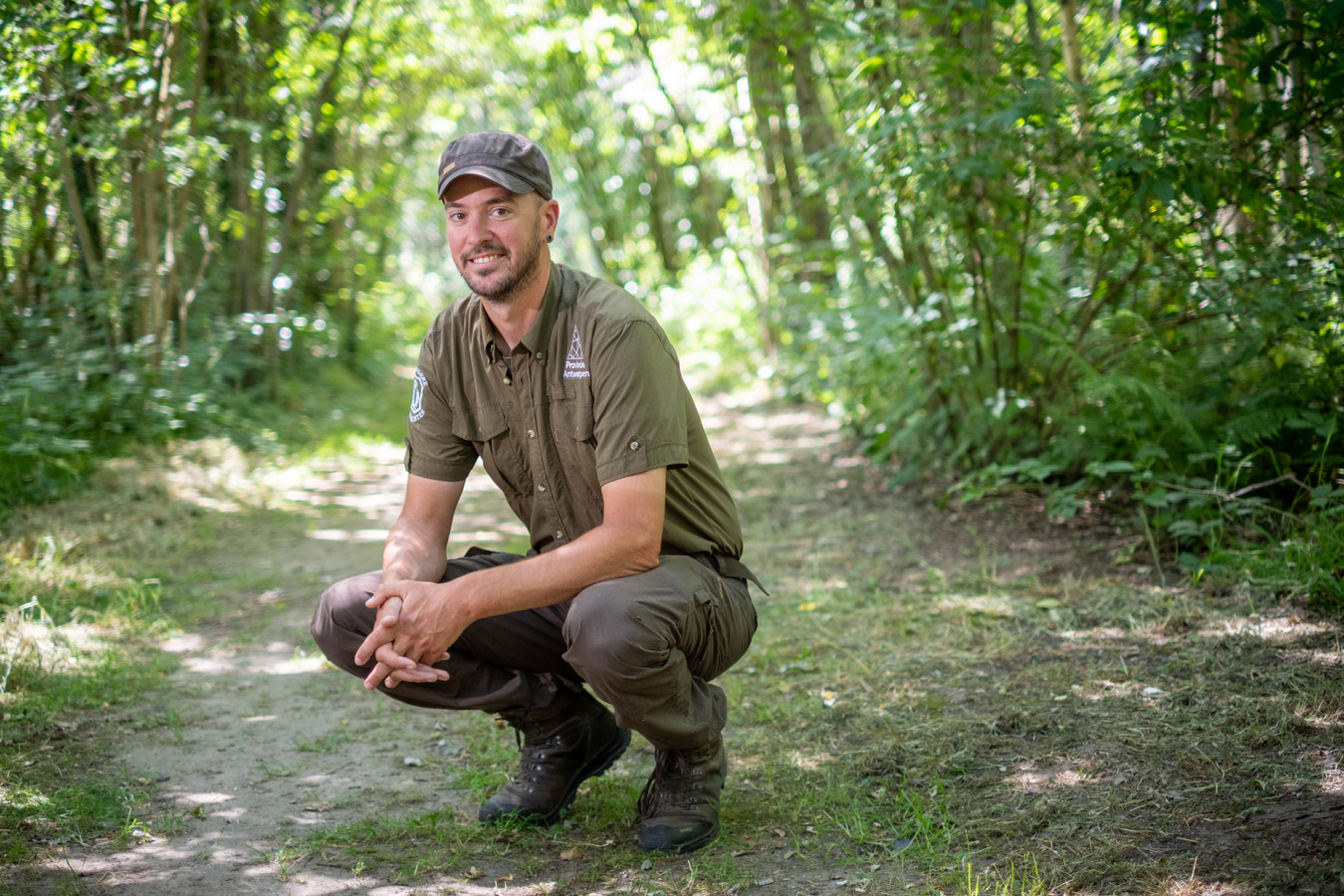BIJZONDERE BEROEPEN. Veldwachter Hans ruilde fabriek in voor bos: “Wie ...