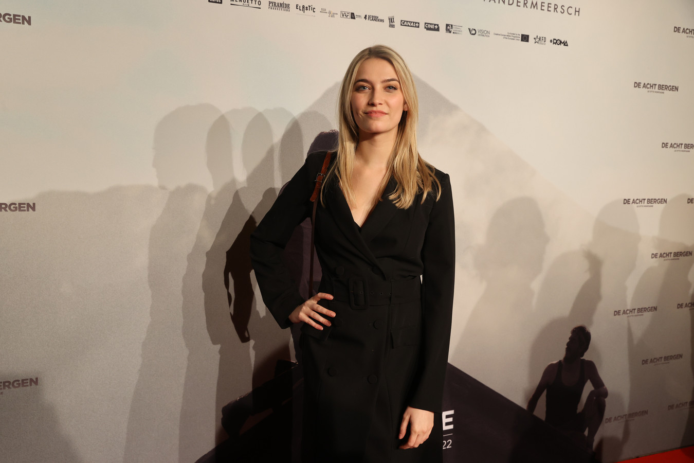 IN BEELD. Cast van ‘Zillion’ keurt ‘De Acht Bergen’ | Foto | hln.be