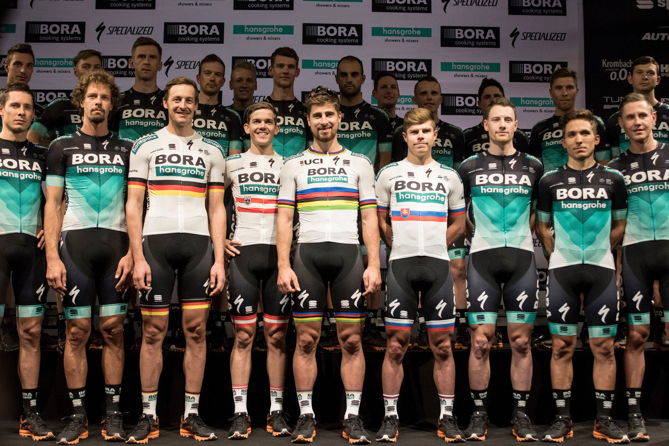 Vleugje rock 'n roll op ploegvoorstelling BORA-Hansgrohe: manager Ralf ...