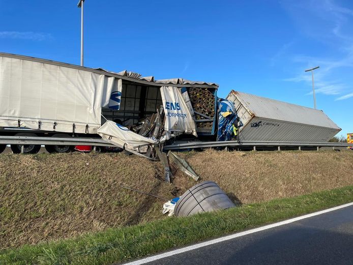 Eén dodelijk slachtoffer en één zwaargewonde bij ongeval met drie ...
