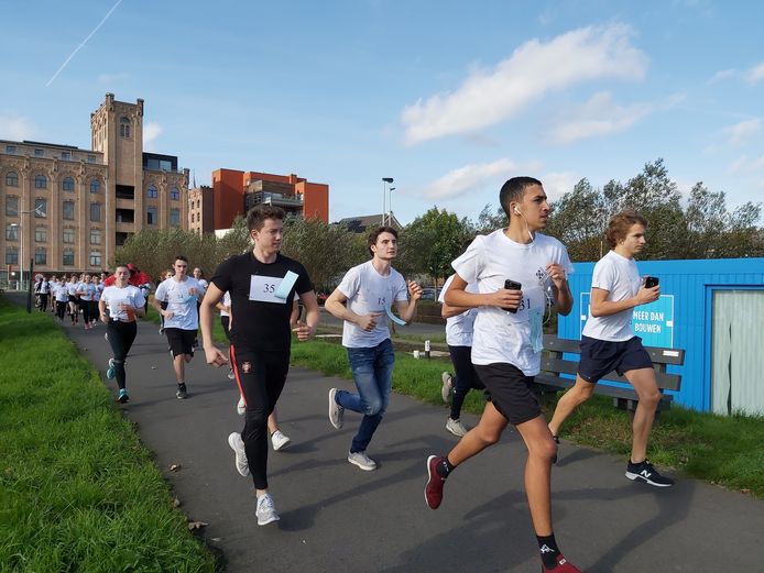 OLVI Boom zet 200 leerlingen aan het lopen | Boom | hln.be