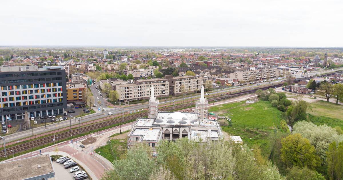 Ligt de bouw van de nieuwe moskee in Almelo nou stil? ‘Nee, maar goed ...
