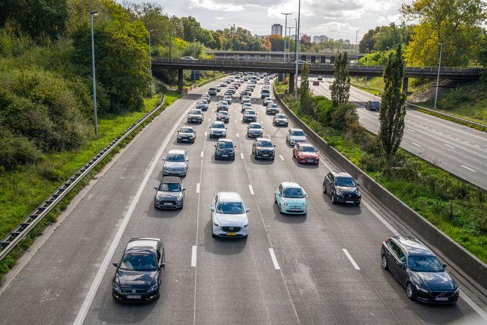 Maak deze acht fouten tijdens het rijden op de snelweg niet ...