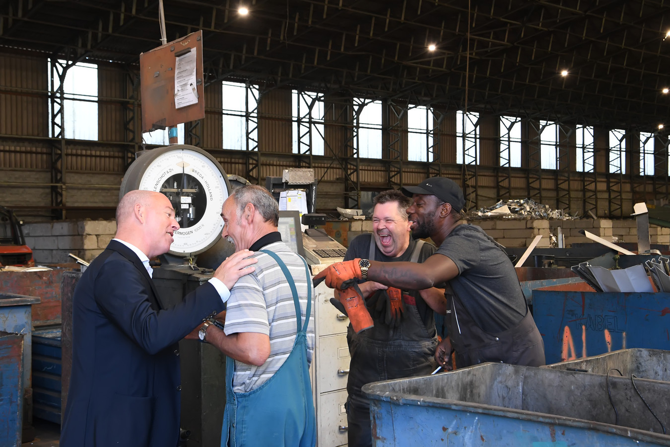 Het is ‘goud’ wat er blinkt in de schroothopen aan het kanaal: ‘Al meer ...