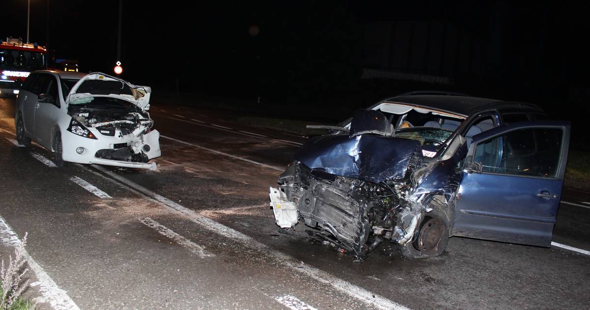 Drie gewonden na frontale botsing op N41 | Temse | hln.be