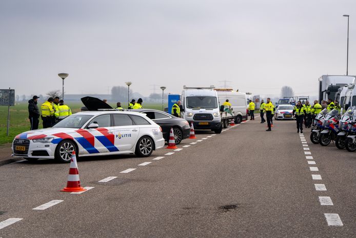 Bij Politiecontrole Op De A12 Bij Duiven Kregen Woensdag Vijftig