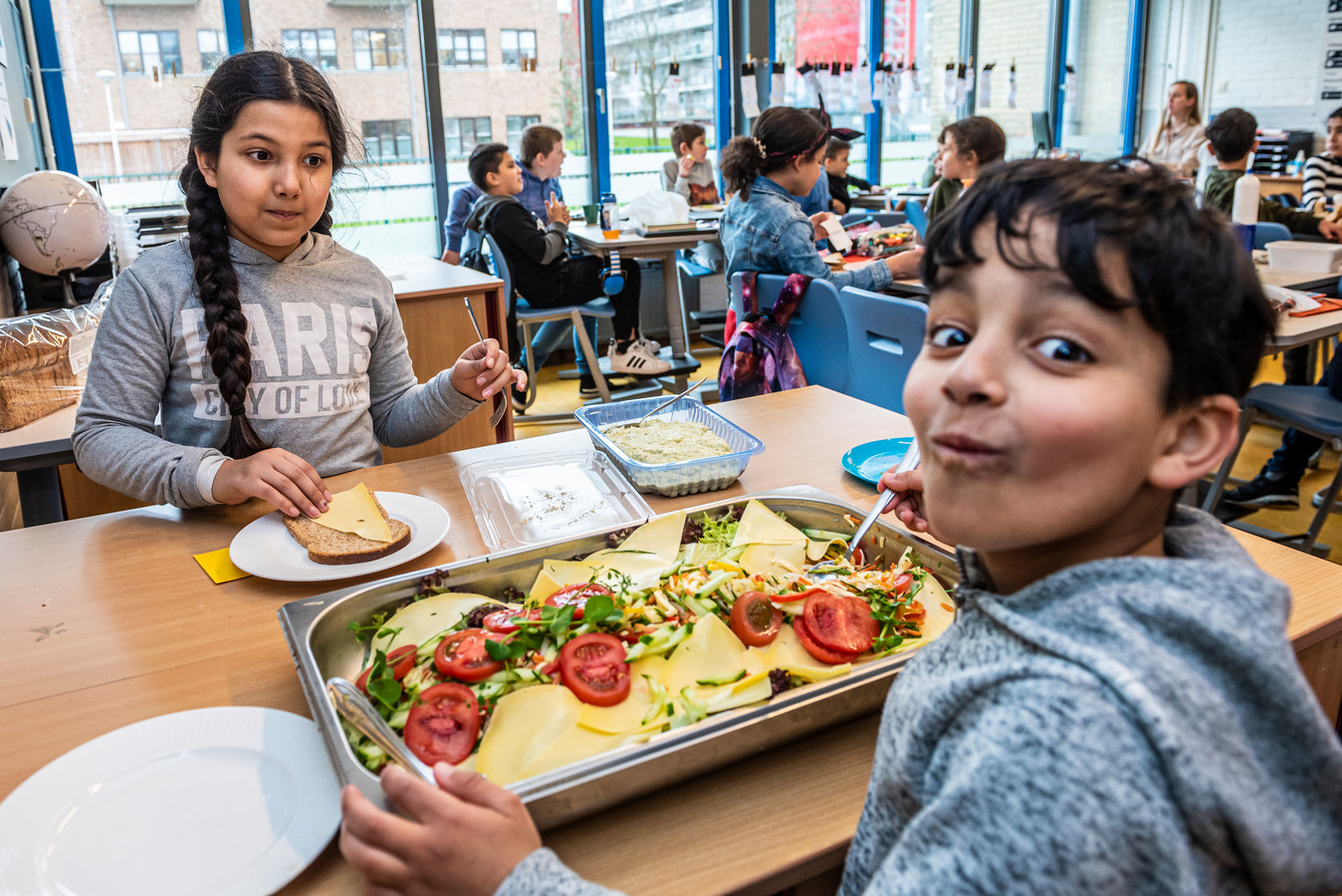 Rob geeft werknemers elke dag gratis gezonde lunch, maar dat kost hem ... Rob geeft werknemers elke dag gratis gezonde lunch, maar dat kost hem ...