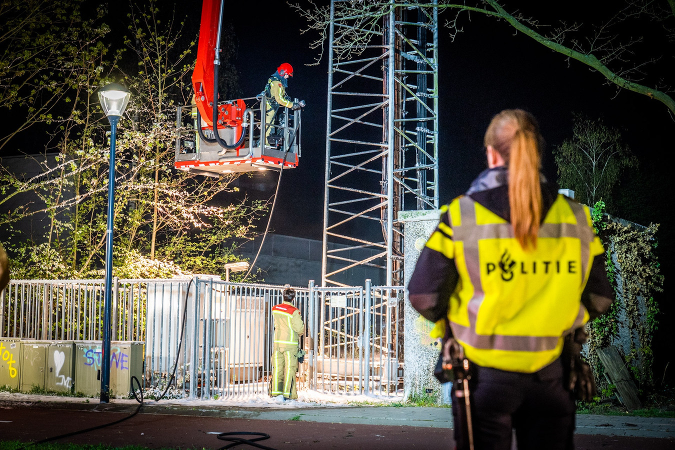 Complotdenkers slaan toe: ‘Er is een link tussen 5G en corona’ | Foto ...