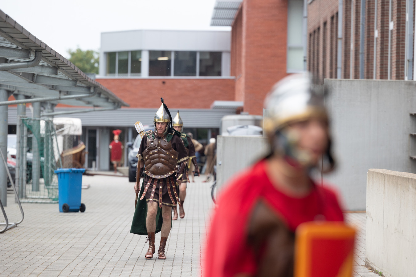 IN BEELD. Helmen, harnassen en leren sandalen aan en... discipline: Zo ...