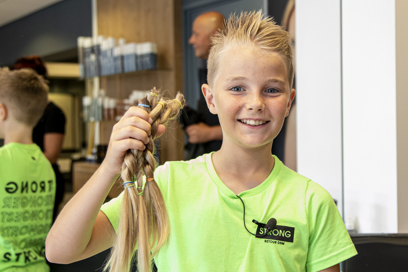Trotse Thomas (11) uit Wierden doneert lange lokken: ‘Hij is een echte ...