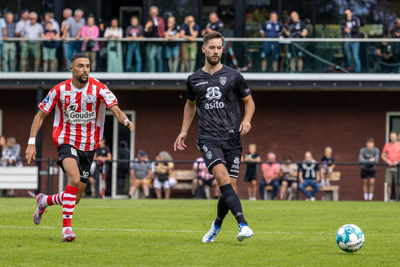 Heracles neemt na drie jaar afscheid van Kiomourtzoglou | Foto ...