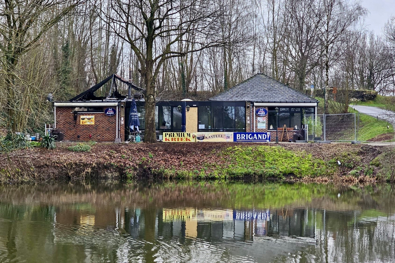 Zware brand vernielt café ‘De Waterlander’ in Bornem: “Je zaak na 23 ...