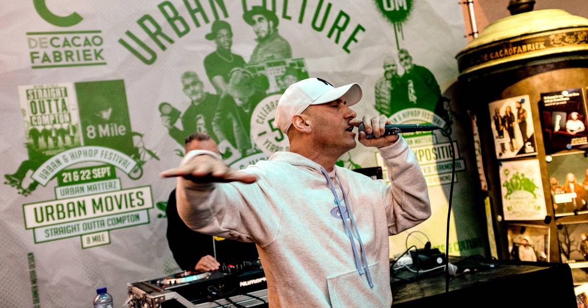 Extince signeert jubileumplaten tijdens Zwolse Blauwvingerdagen ...