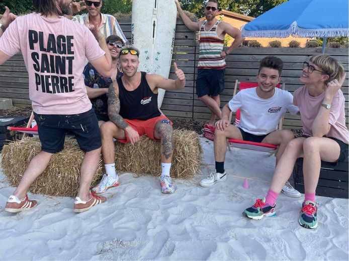 Matthias Heirman en Lisa Sergeant openen pop-upzomerbar Sint Pieter ...