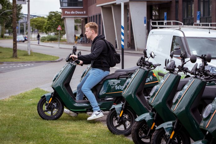 Scooters van Felyx rijden zonder vergunning door Zwolle: dit is waarom ...