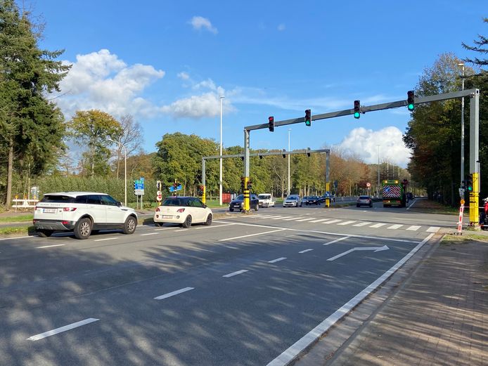 Kruispunt Houtlaan met ‘s-Gravenwezelsteenweg wordt heringericht: veiliger en vlottere ...