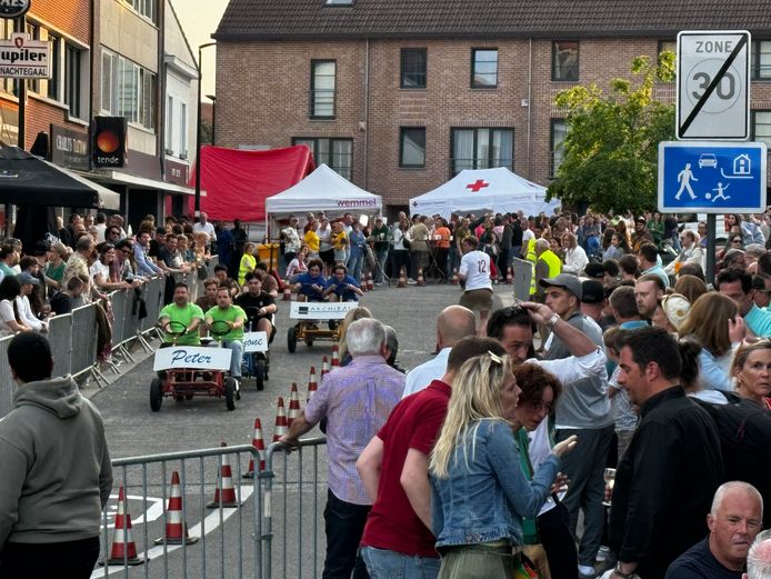 Gocarts palmen dorpscentrum in tijdens twaalfde GP Wemmel | Wemmel | hln.be