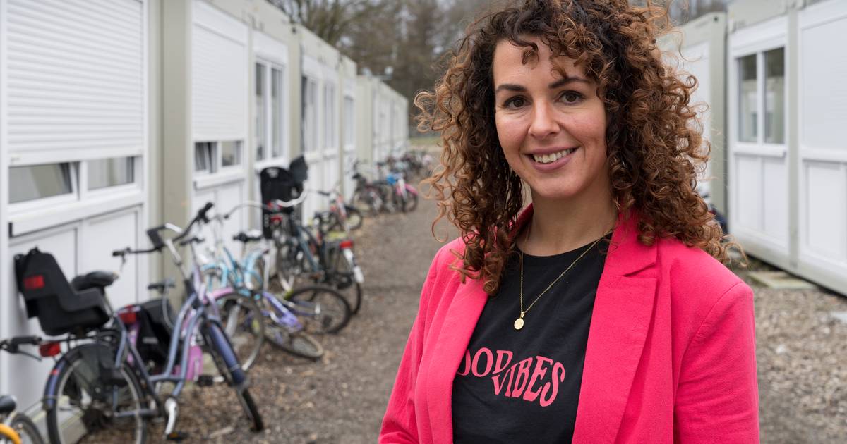 Stephanie (35) is trots op ‘haar’ noodopvang bij het Autotron: ‘De ...