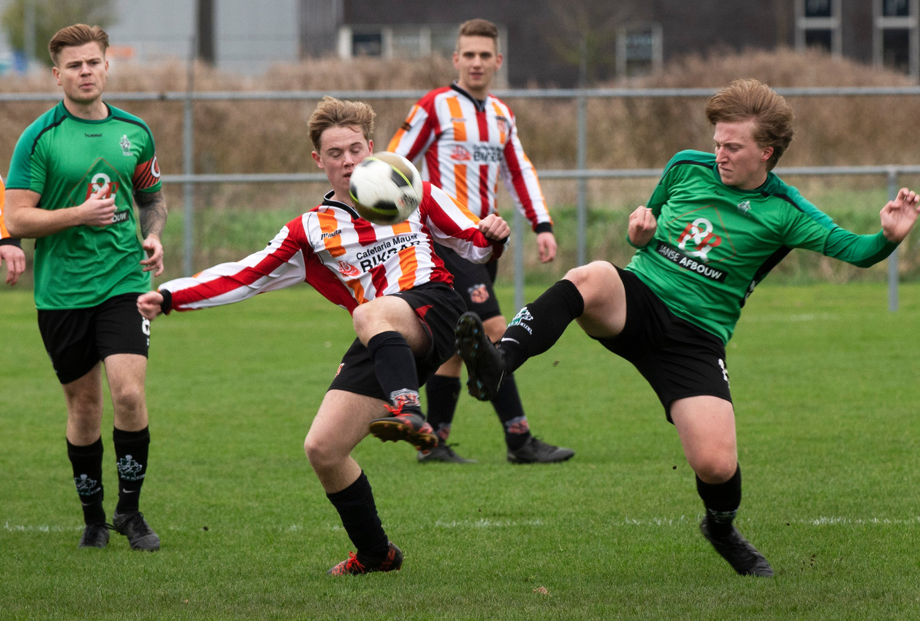 Grensrechter mishandeld bij gestaakt voetbalduel MEC’07, ook hevige ...