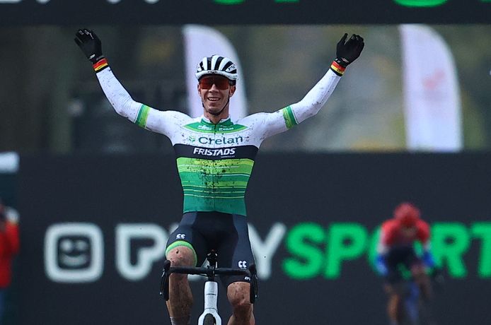 Oppermachtige Sweeck ook in Merksplas aan het feest, Pidcock slechts ...